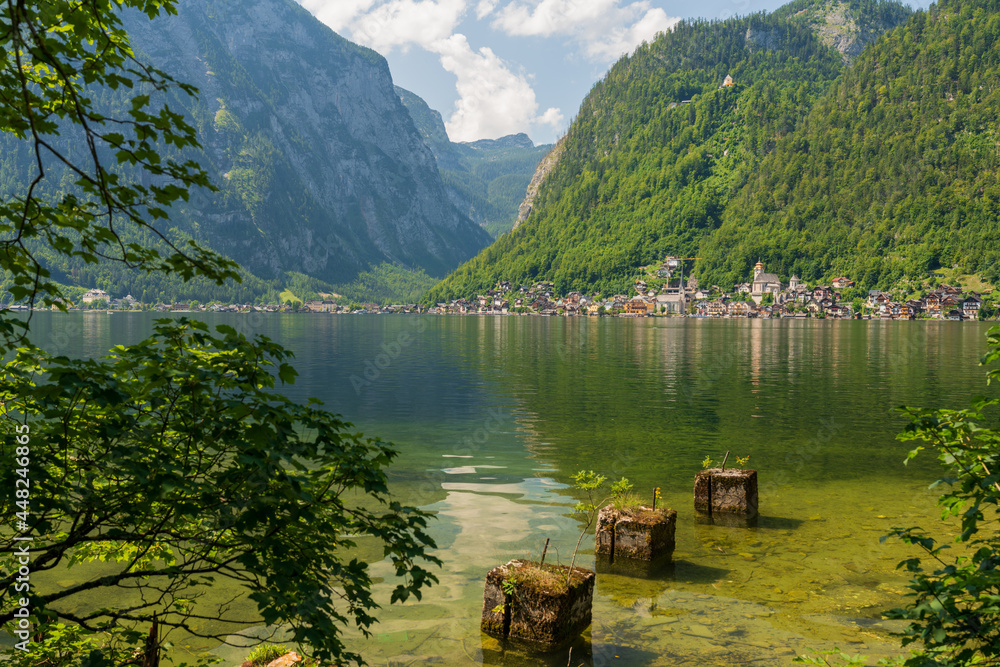 Hallstätter See mit Hallstatt und Skywalk Welterbeblick Stock-Foto ...