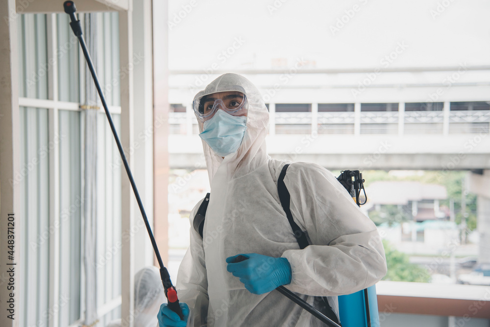 Disease control specialists are Prepare a disinfectant cleaner. Prevent ...