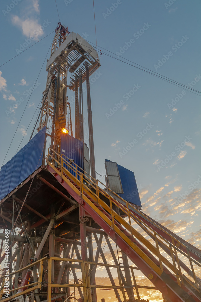 The design of a drilling rig for drilling wells in an oil and gas field ...