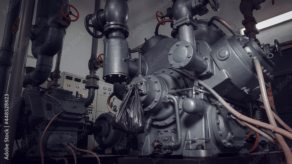 Foto de The air conditioning engine room, this decades-old air ...