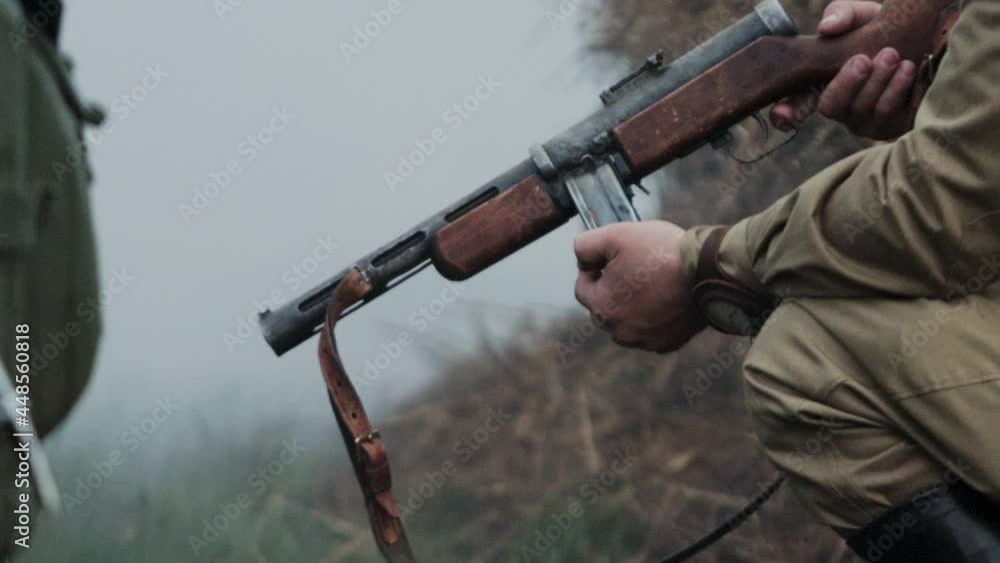 Vídeo do Stock: Red Army soldier in soviet uniform with submachine gun ...