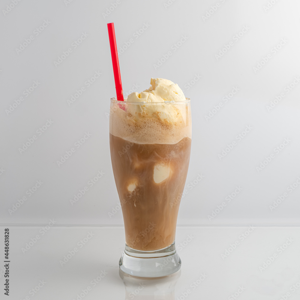 Delicious soda fountain style old fashioned frothy Root Beer Float in a ...