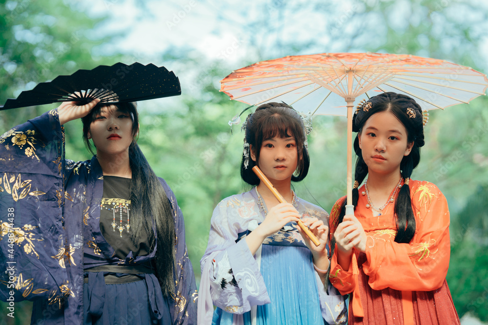 Foto de Asian teenage girl wearing traditional Chinese Hanfu costume do ...