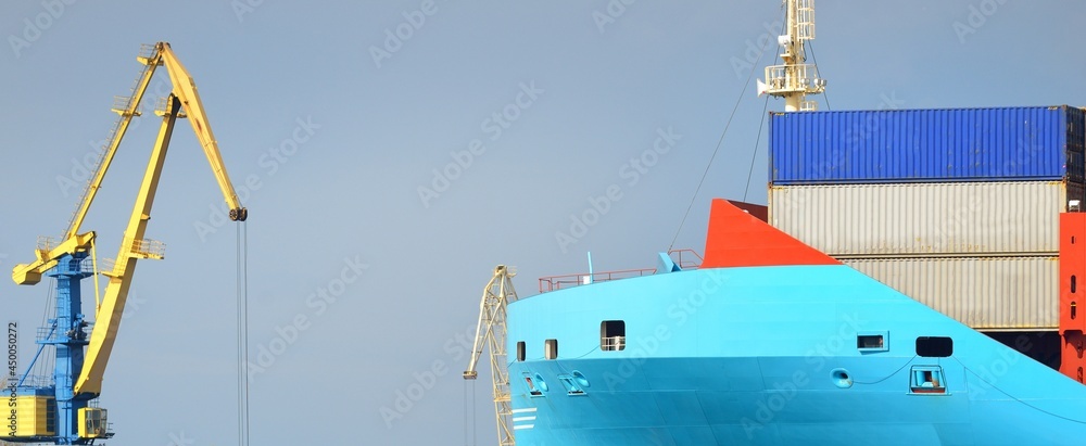 Large cargo container ship leaving the port of Norfolk, close-up ...