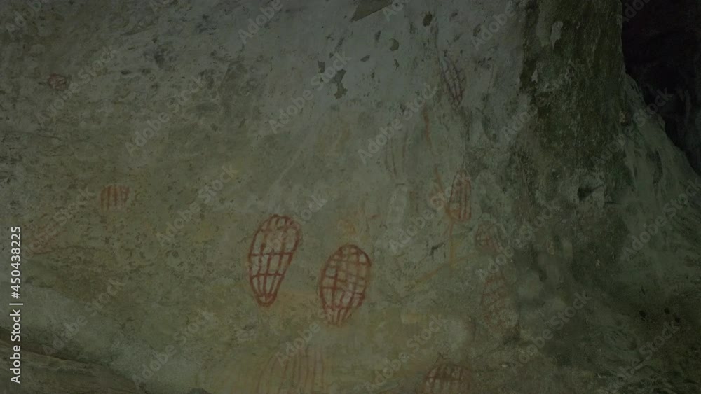 Aboriginal Art At The Rockwall Inside The Ngaro Cultural Site Of Nara ...