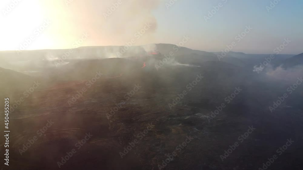 Video „Incredible aerial of the dramatic volcanic eruption of the ...