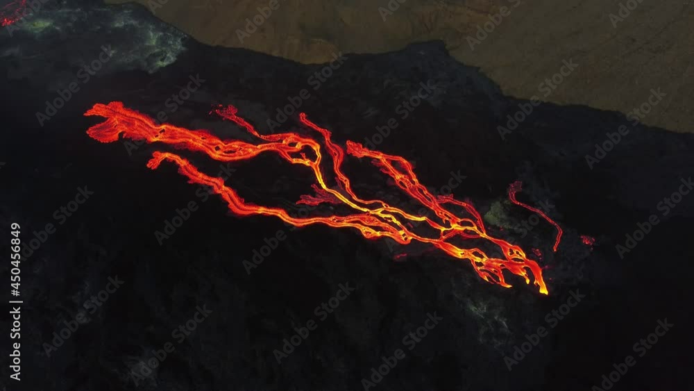 Incredible aerial of the dramatic volcanic eruption of the ...