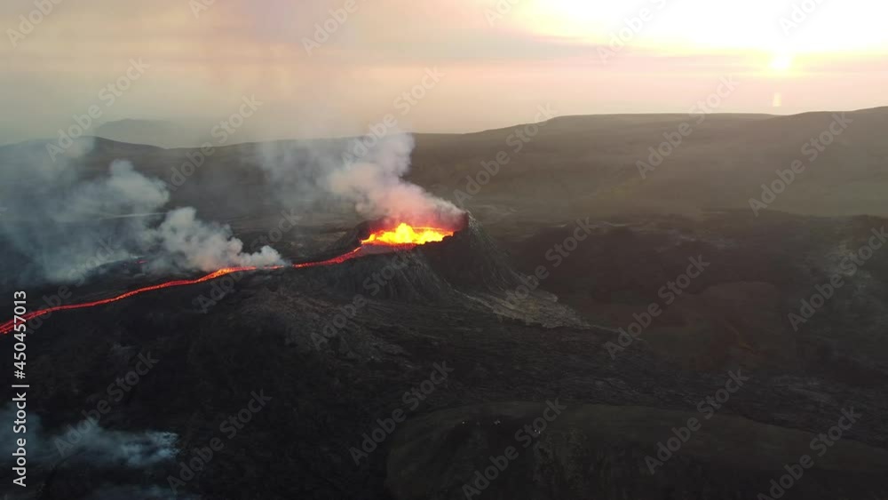 Video „Incredible aerial of the dramatic volcanic eruption of the ...
