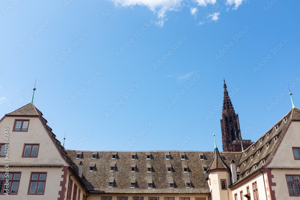 Strasbourg - Clocher de la cathédrale Notre-Dame de Strasbourg Stock ...