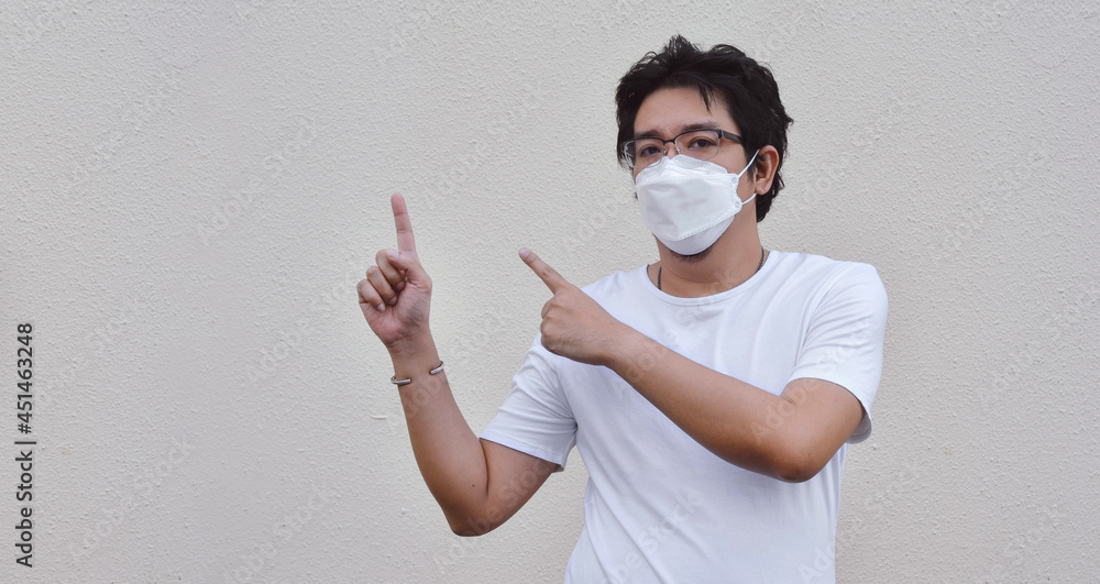 Asian men wearing mask for protect coronavirus, PM2.5 dust and air ...