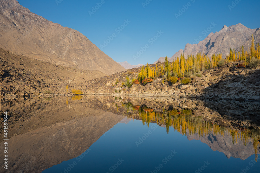 Upper Kachura Lake in autumn season, Karakoram mountains range in ...