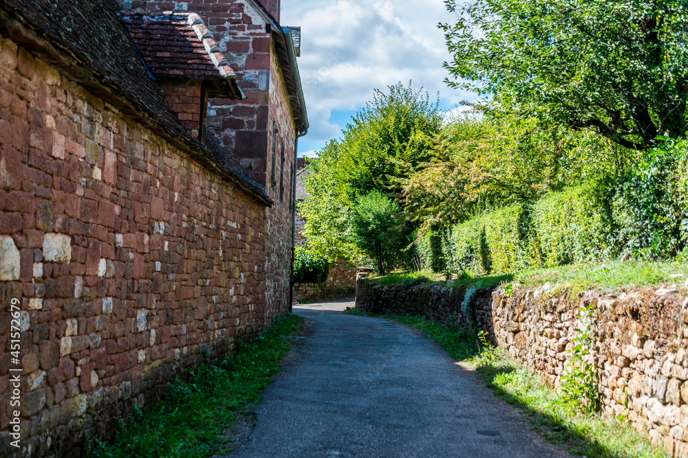 Collonge-la-Rouge, beau village de France en Corrèze. Stock Photo ...