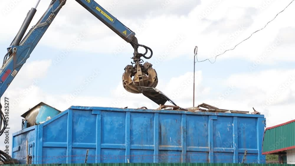 Crane-loading scrap grabber old metal at industrial metal recycling ...