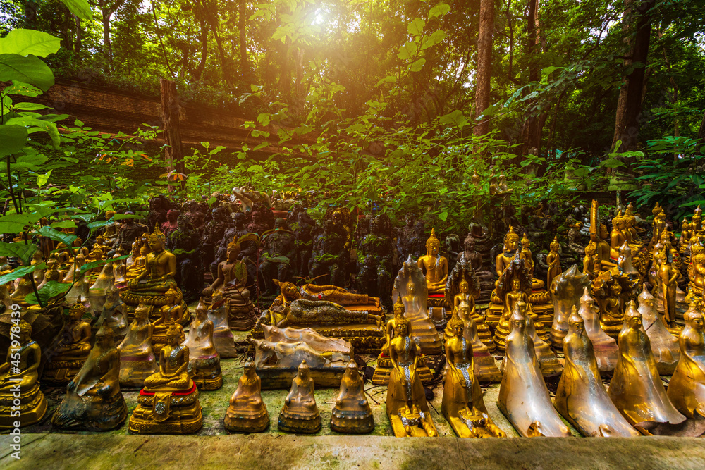 Fotka „Ancient buddha figures Wat Umong Suan Puthatham is a Buddhist ...