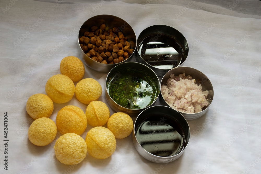 Fotka „Stock photo of traditional famous Indian street snacks or food ...