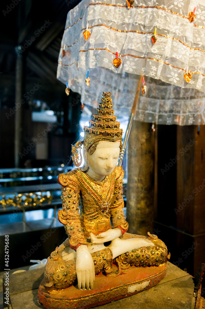 Foto de Myanmar. Nyaung Shwe. Shan state. The Shwe Yan Pyay monastery ...