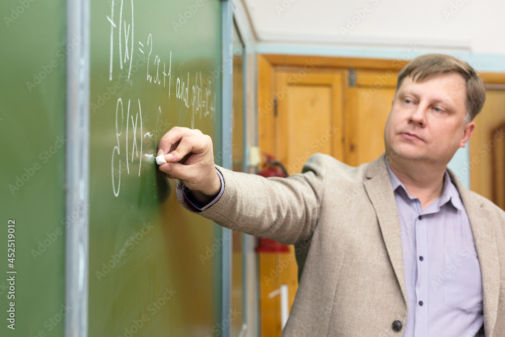 Professor of the Department of Applied Mathematics in the classroom at ...