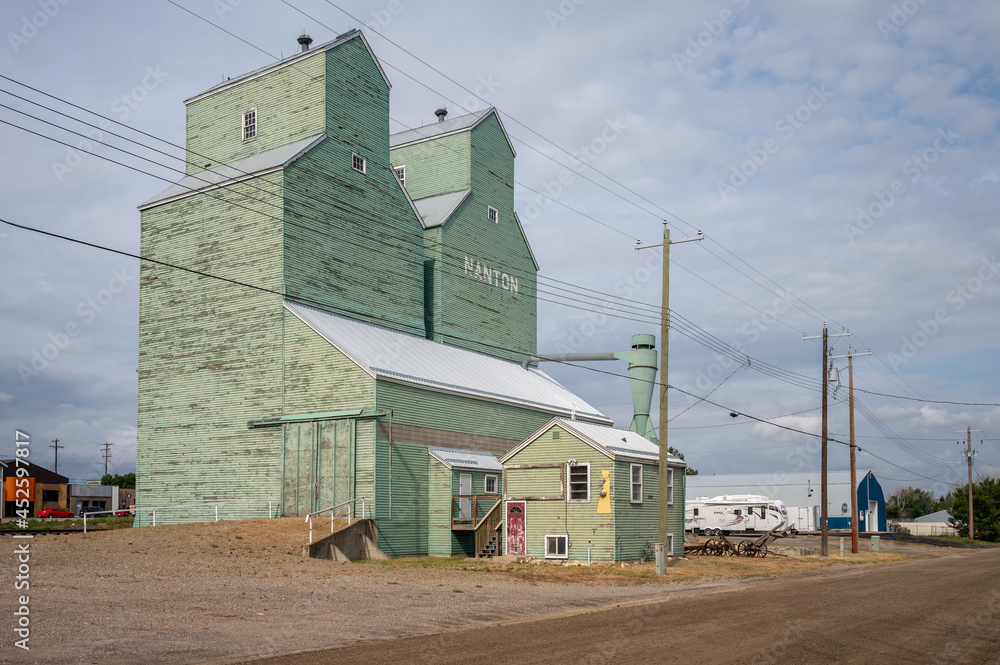 Nanton, Alberta - August 21, 2021: Historic elevator row in Nanton ...