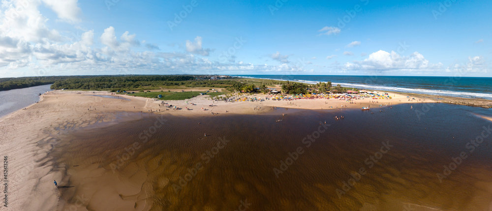 Imagem aérea da Praia do Porto de Sauipe, localizada a 108 km de ...