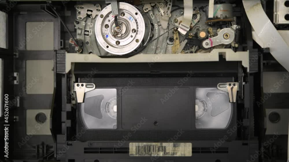 Operation of the mechanism for loading and unloading film in a VHS ...