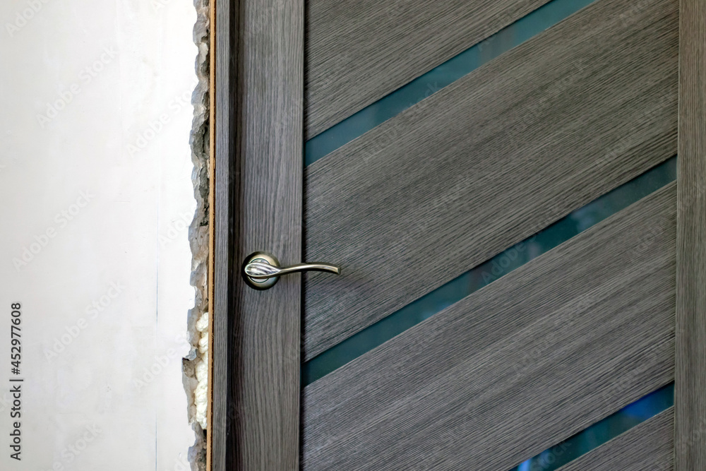 Installation of doors in the house. The master foams the cracks between ...