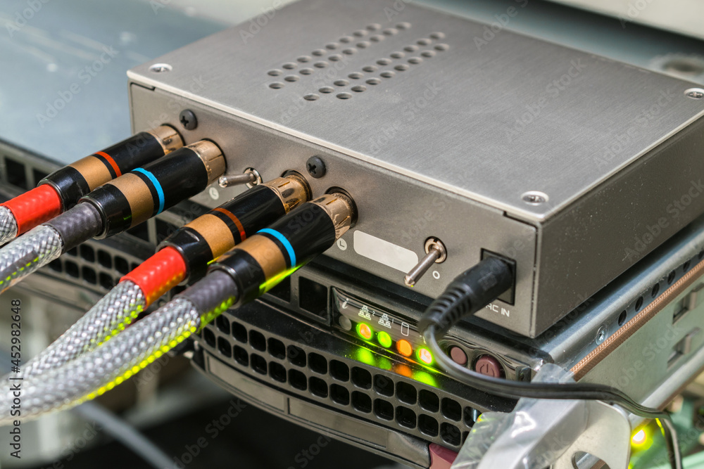 Foto de The AV cables are connected to a digital amplifier. The digital ...