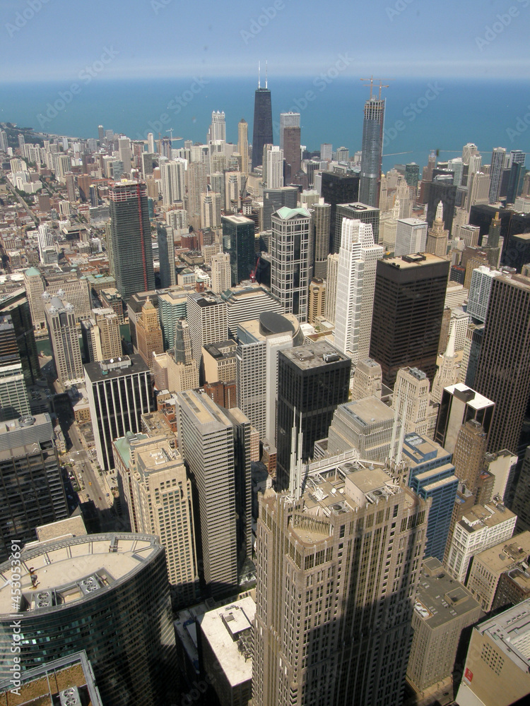 Foto de chicago skyscrapers and lake michigan, as seen from the skydeck ...