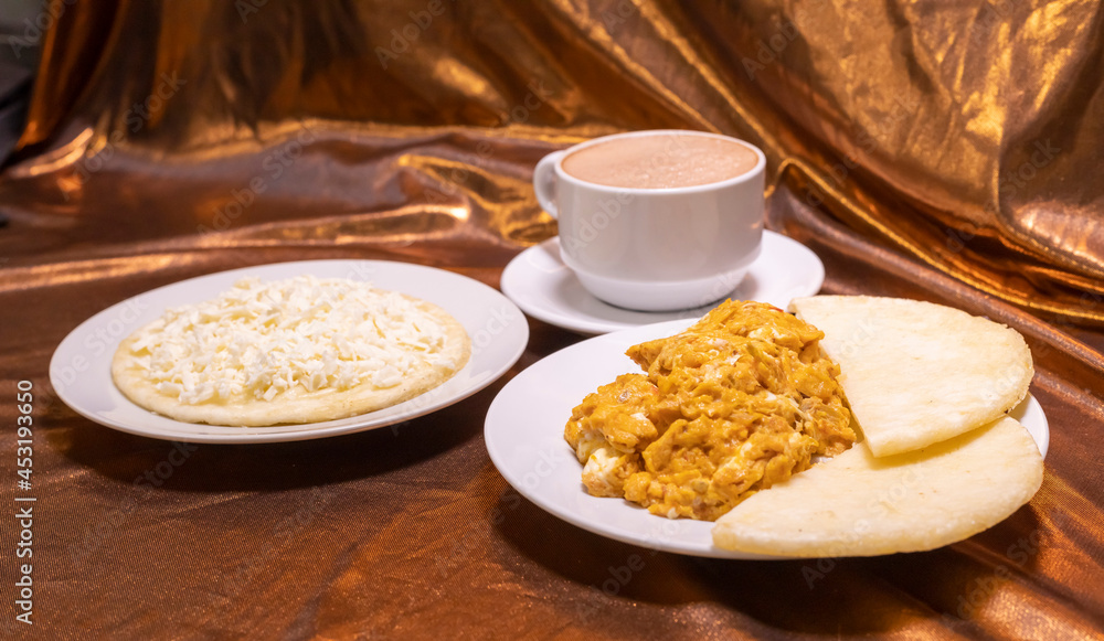 huevos pericos con arepa y chocolate Stock 写真 | Adobe Stock