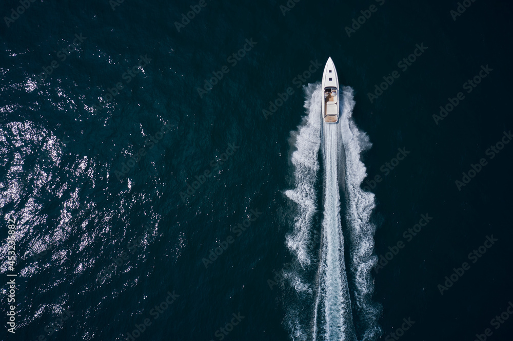 Speedboat on dark blue water aerial view. Speedboat wave speed water ...