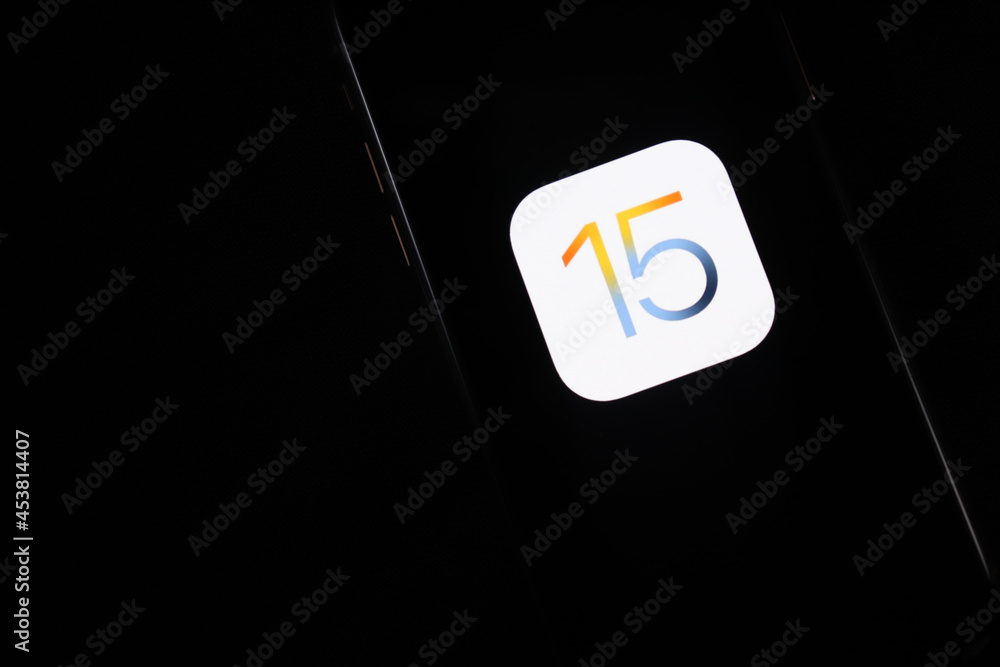 iOS 15 logo on screen, new operating system 2021 on Apple devices ...