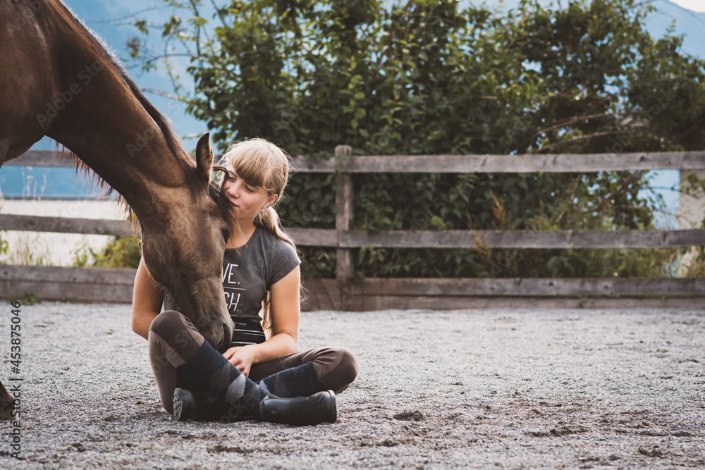 Beziehung zwischen Mensch & Pferd Stock Photo | Adobe Stock