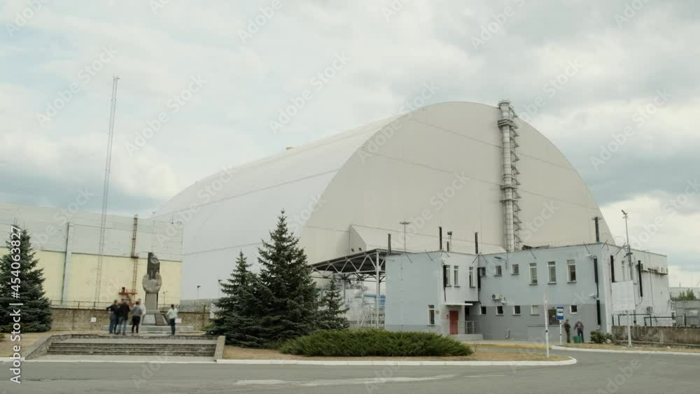 Reactor 4 at the Chernobyl nuclear power plant with a new sarcophagus ...