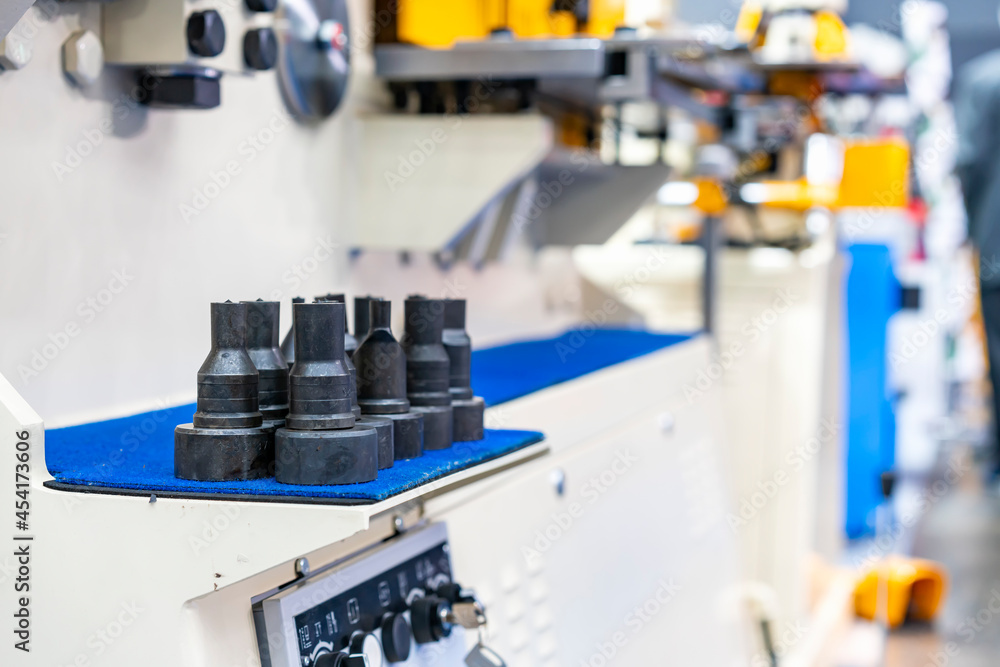 Various size replaceable punching die insert tool of hydraulic punch ...