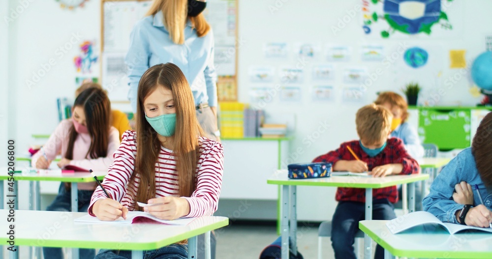 Kids Cheating On A Test