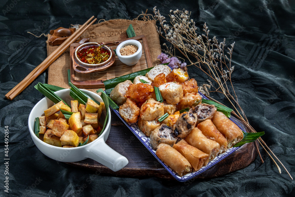 Many vegetarian food : Fried taro rolls (Taro Guangjian) and Deep fried ...