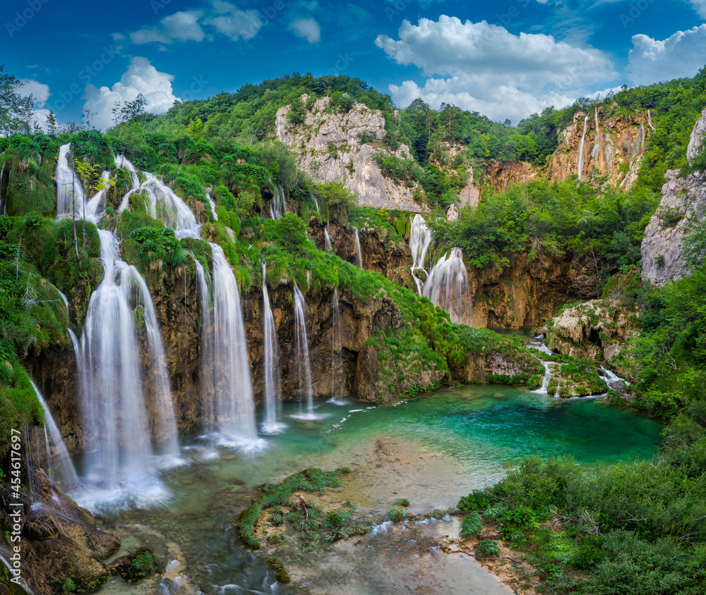 Foto de Plitvice, Croatia - Beautiful waterfalls of Plitvice Lakes ...