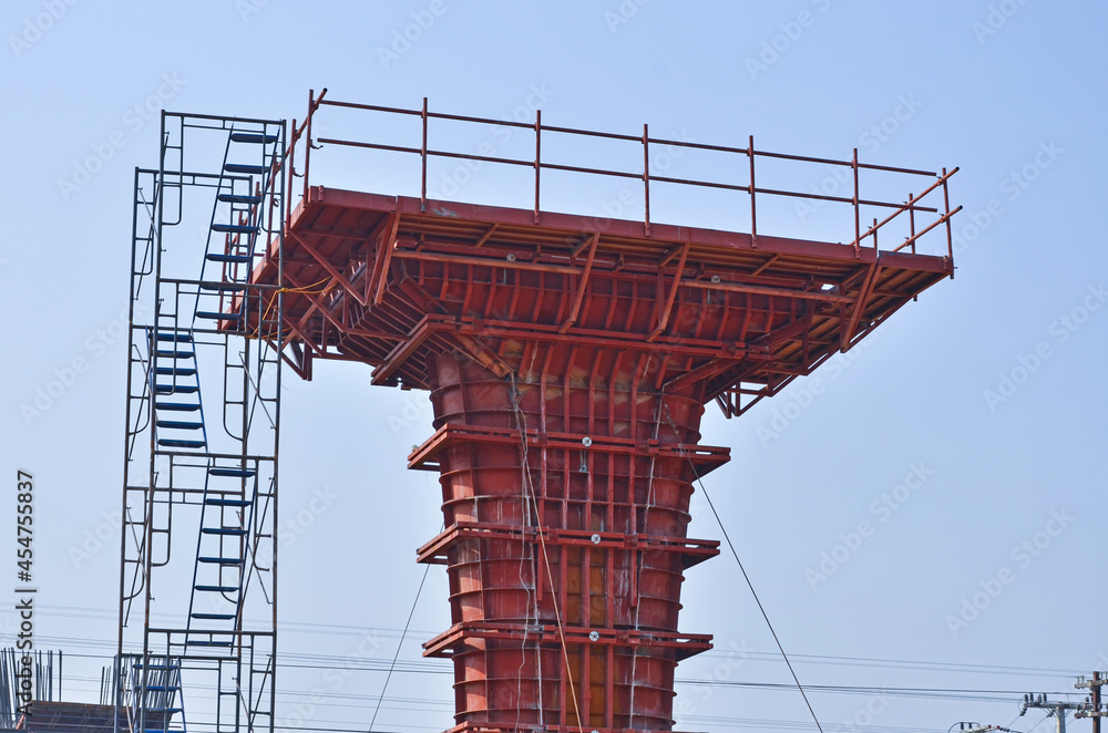 Foto de Iron column box and scuffold ladder for concrete pier ...