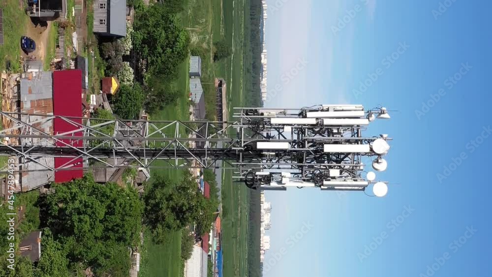 Vídeo do Stock: Cellular GSM tower with 3g, 4g, 5g transmitter ...
