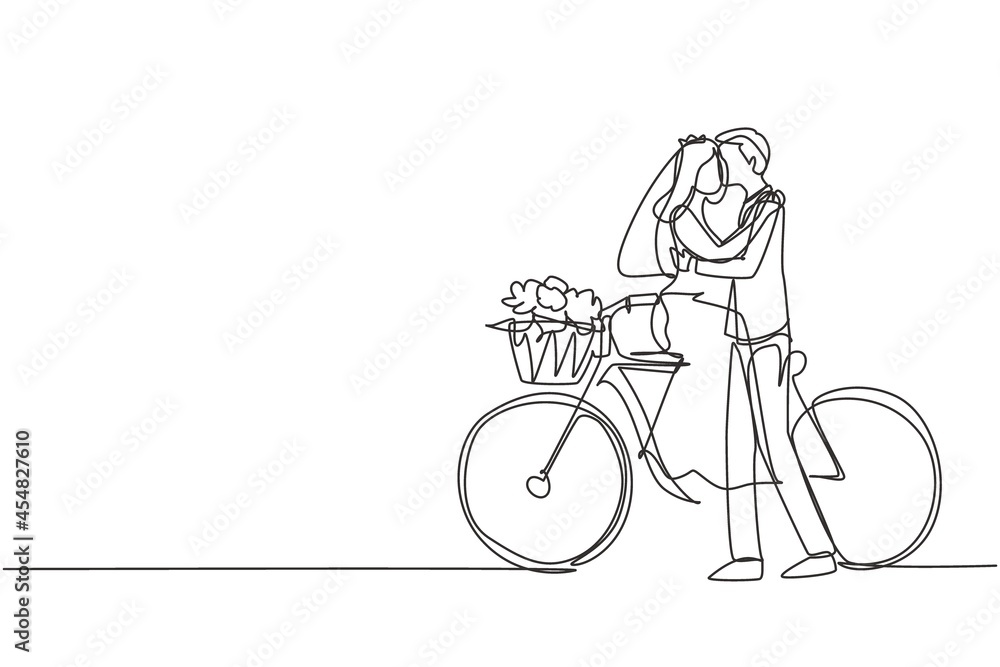 Single continuous line drawing loving married couple sitting on bicycle ...