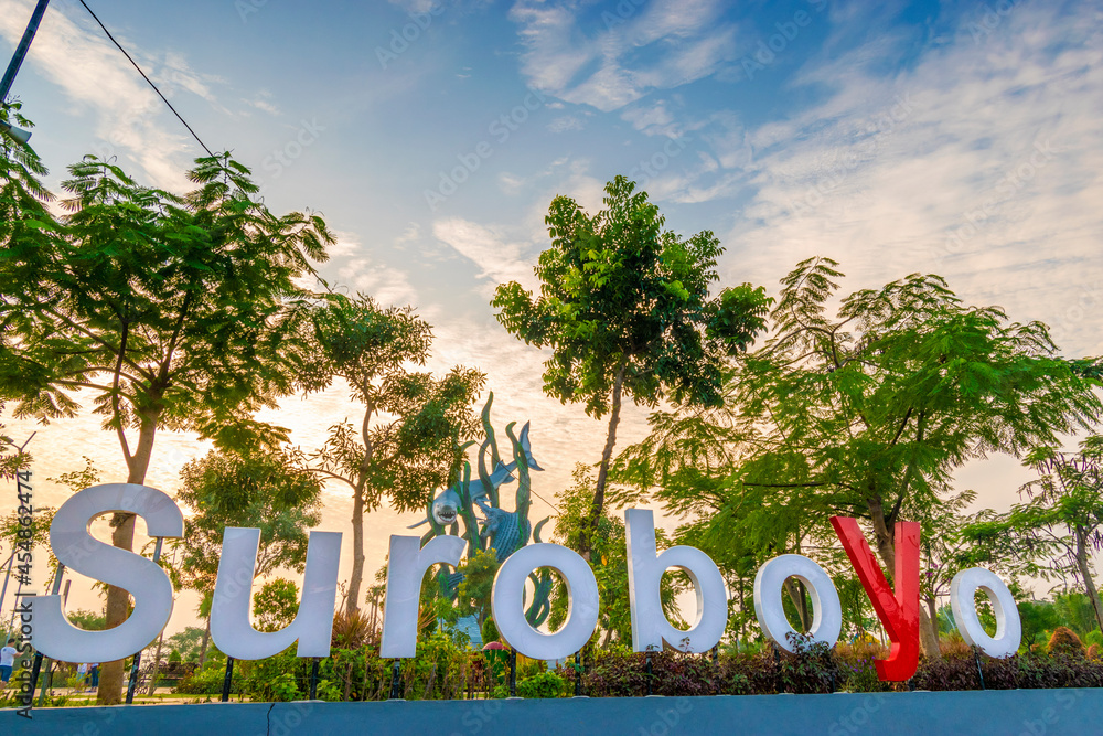 Suroboyo Park in the Bulak area, there is the largest statue Shark and ...