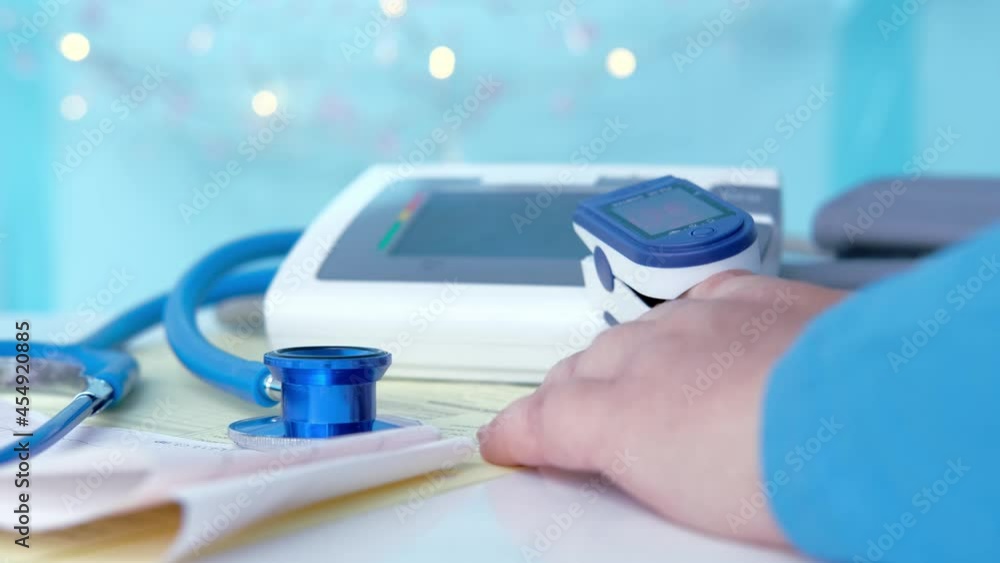 household medical device pulse oximeter for measuring oxygen in blood ...