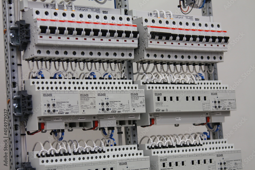Automation For Lighting Control Dimming Leak Localization Control Of Thermal Heads In An