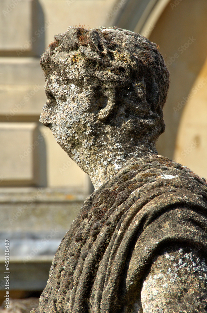 Fotka „Jawline dissappearing on Claudius Statue. Atmospheric Weathering ...