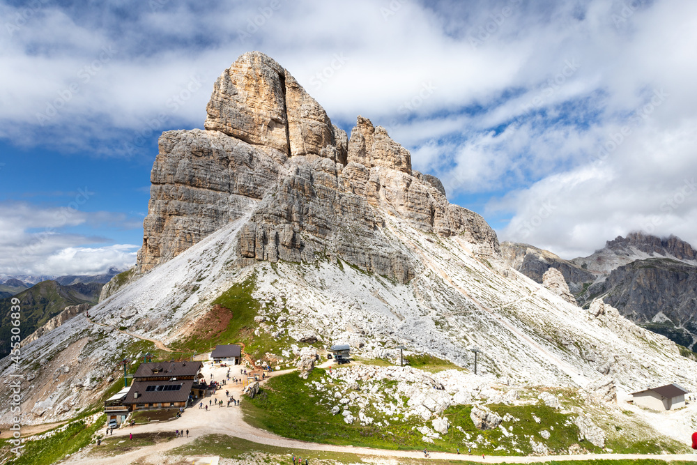 Forcella Nuvolau and Rifugio Averau (refuge), the path to the Cinque ...