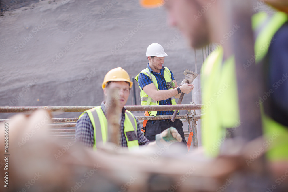 Fotka „Constructor workers assembling rebar structure at construction ...