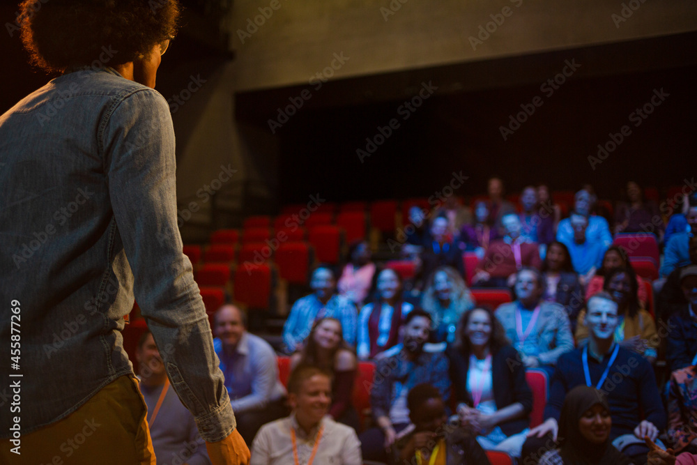 Male speaker on stage talking to audience Stock-Foto | Adobe Stock