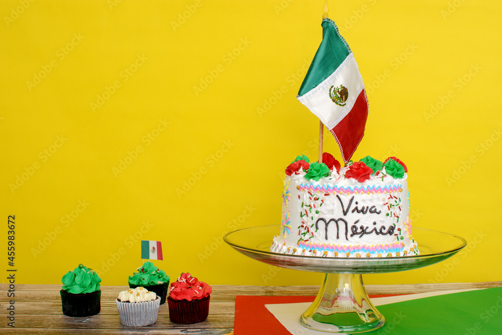 Pastel para celebrar el día de la independencia de México. Pastel con ...