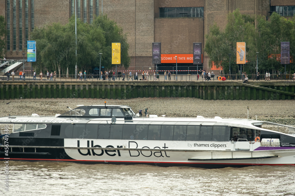London, September, 2021: Tate Modern museum and Uber River Boat on the ...