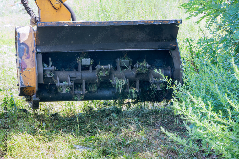 Wheeled tractor lawn mower with a external detachable mounted mower ...
