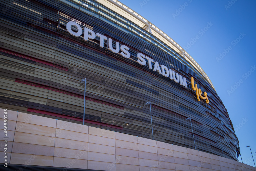 Foto de Perth, Western Australia - Sep 14, 2021: The Optus Stadium is ...